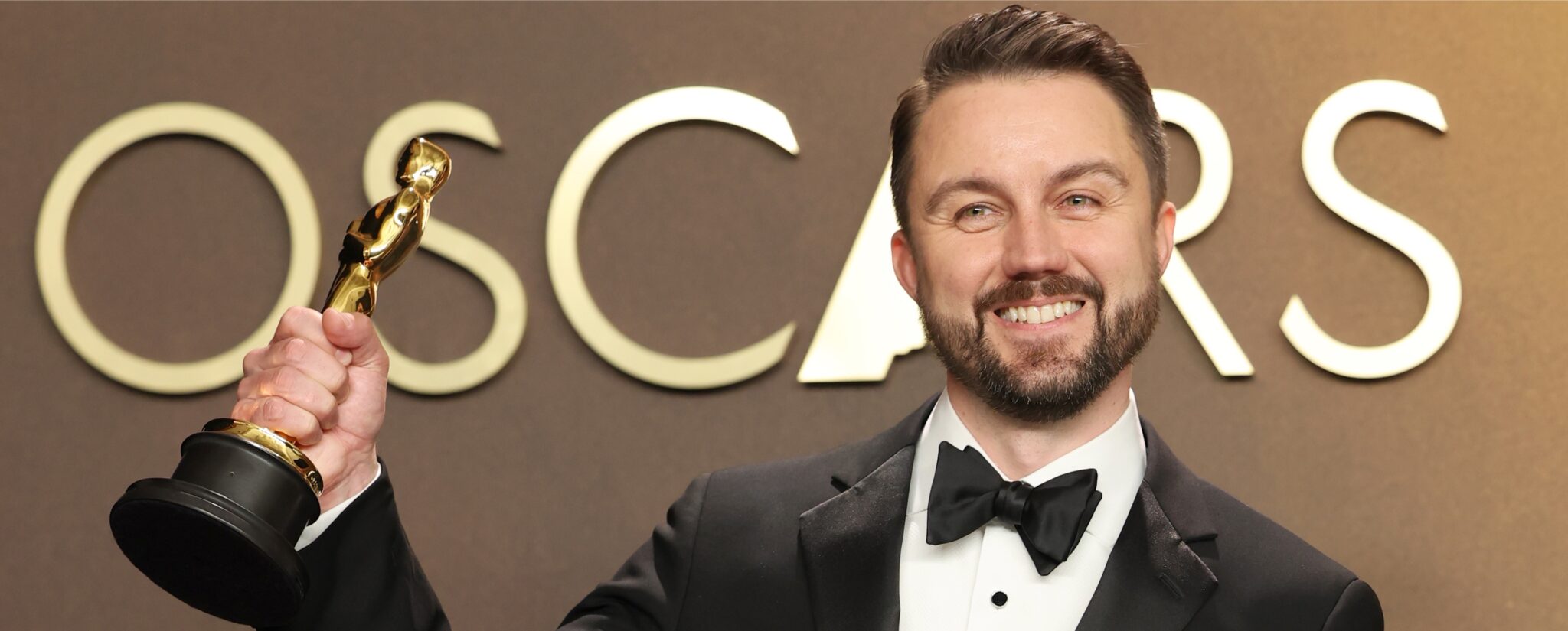 Andy Jurgensen besa a su pareja tras ganar el Oscar a Mejor edición por ...